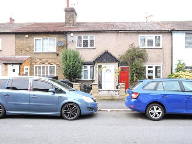 2 Bedroom House Cheshunt Hertfordshire 98718444