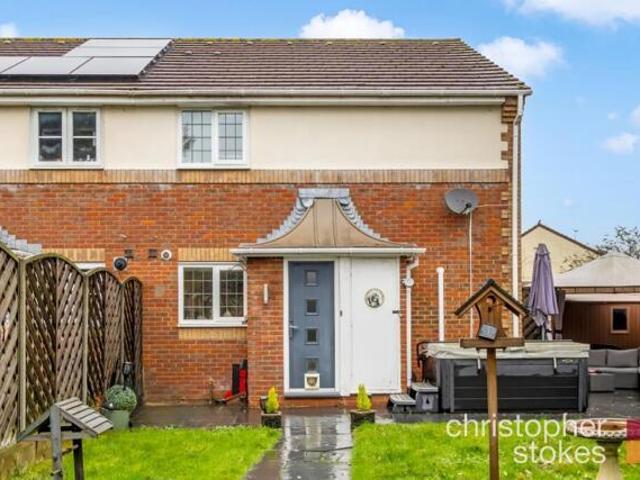 2 Bedroom House Cheshunt Hertfordshire 101025553