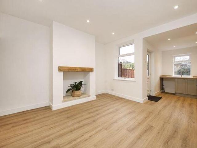 2 Bedroom House Chesterfield Derbyshire 99688360