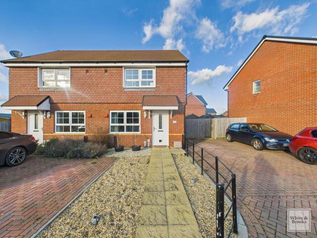 2 Bedroom House Chichester West Sussex 98262693