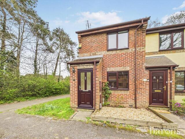2 Bedroom House Chineham Hampshire LS101676813