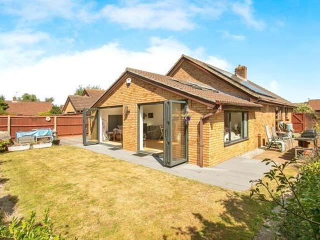2 Bedroom House Christchurch Dorset LS98864388