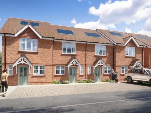 2 Bedroom House Crookham Village Fleet 102596742