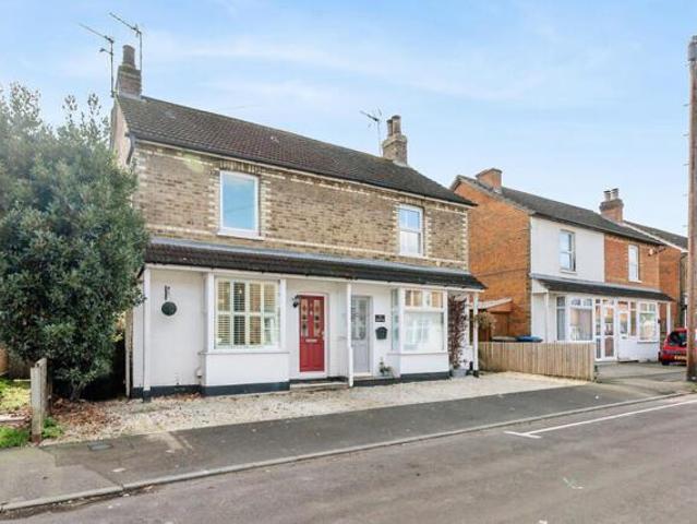 2 Bedroom House Addlestone Surrey 100456704