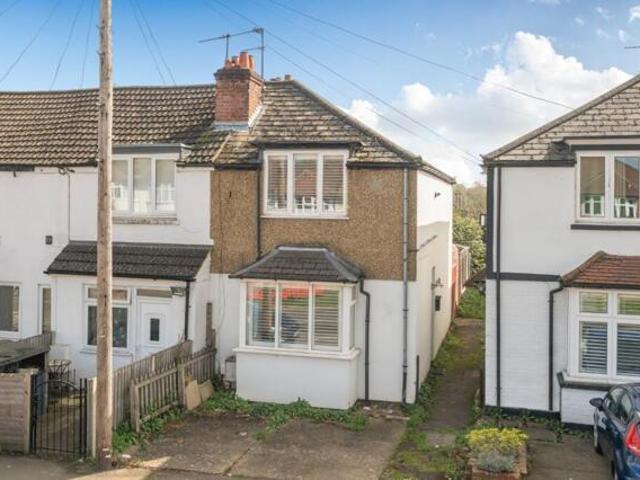 2 Bedroom House Addlestone Surrey LS100224262