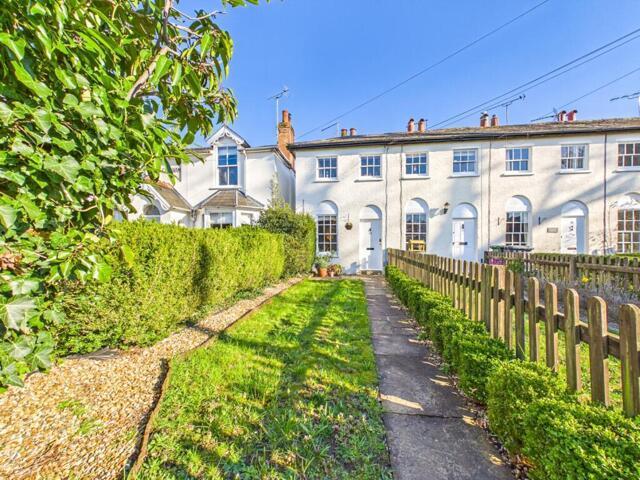 2 Bedroom House Alton Hampshire LS100541199