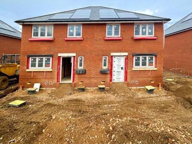 2 Bedroom House Aldershot Hampshire LS99808590