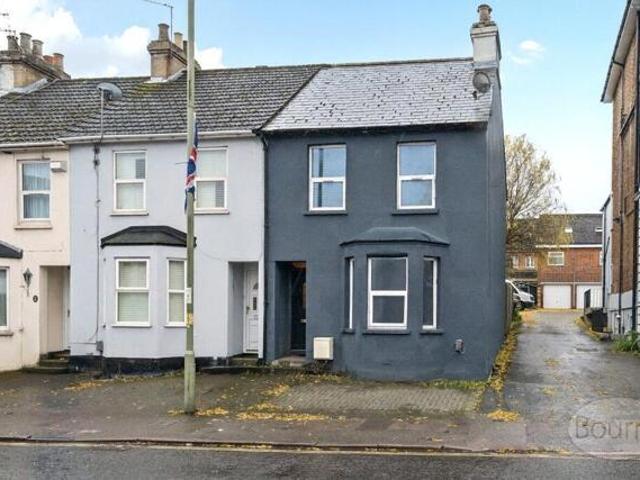 2 Bedroom House Aldershot Surrey 98278402