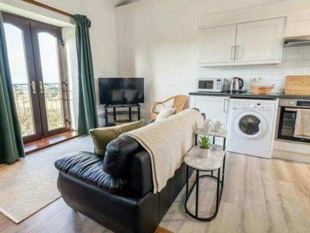 2 Bedroom House Box's Shop Box's Shop 100447377