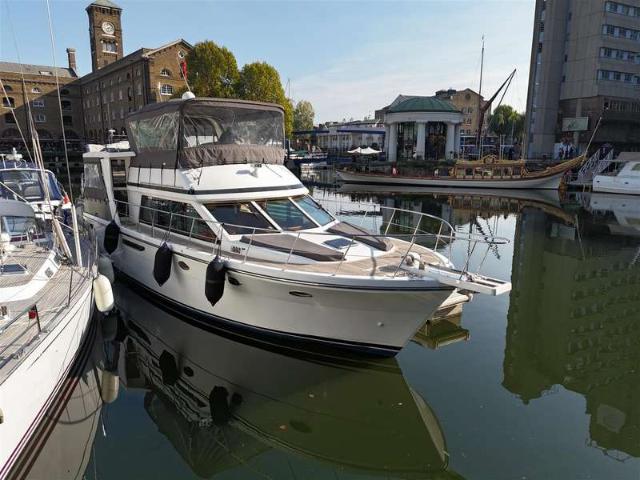 2 Bedroom House Boat Character Property