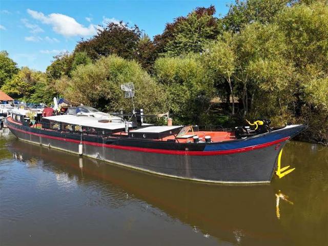 2 Bedroom House Boat Character Property