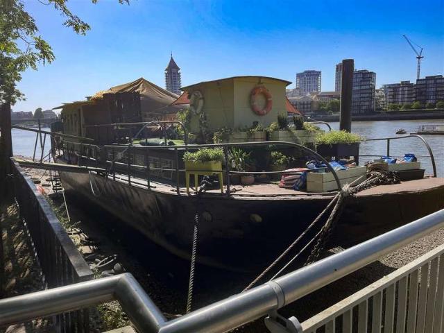 2 Bedroom House Boat Character Property