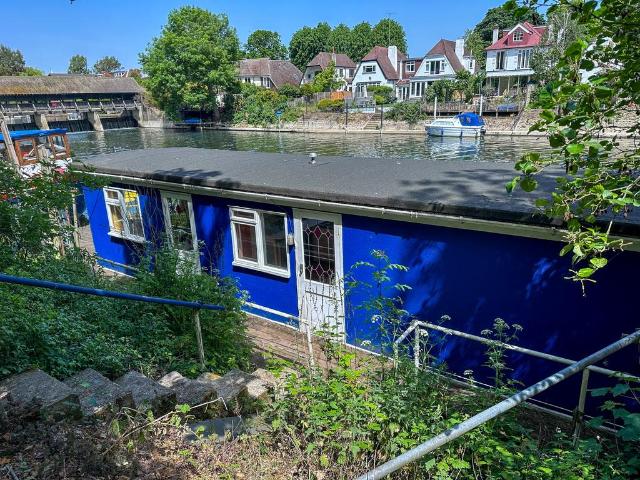 2 bedroom house boat for sale