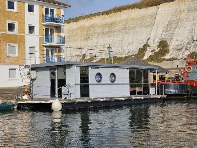 2 bedroom house boat for sale
