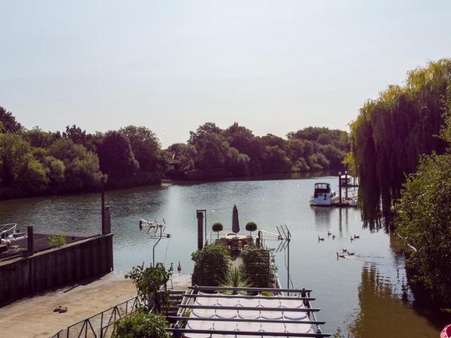 2 bedroom house boat for sale