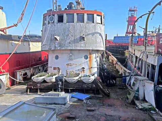 2 bedroom house boat for sale