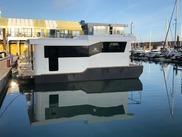 2 bedroom house boat for sale