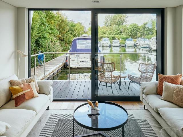 2 bedroom house boat for sale