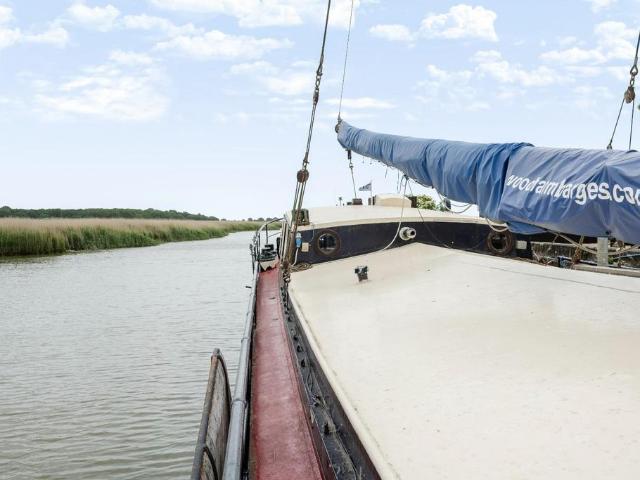 2 bedroom house boat for sale