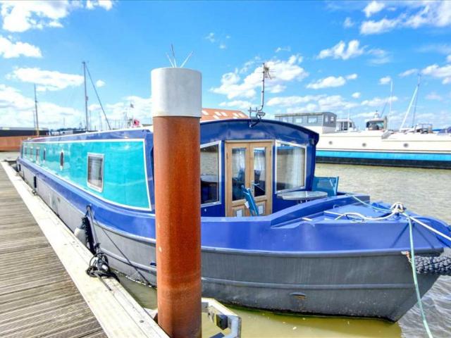 2 bedroom house boat for sale