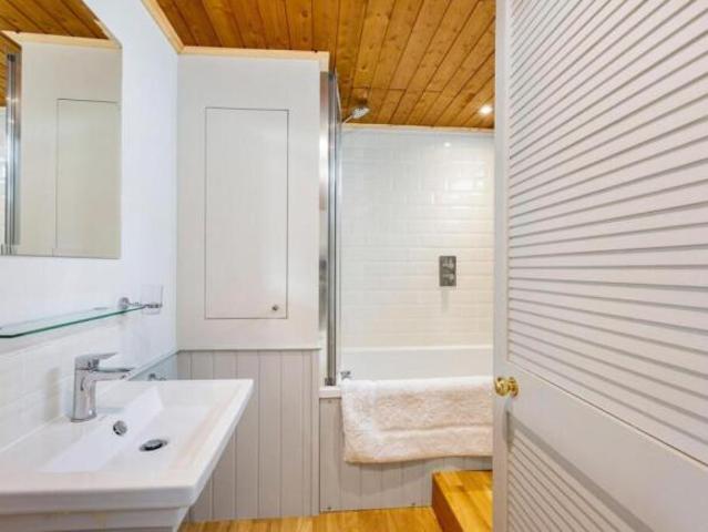 2 bedroom house boat for rent in Cheyne Walk, Chelsea, SW10