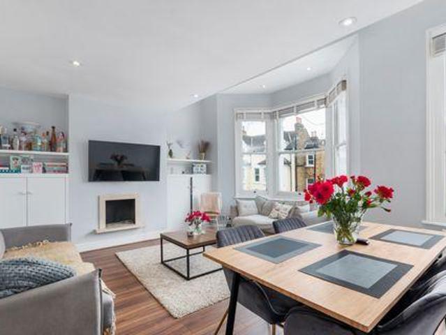 2 Bedroom House Battersea England 101597711