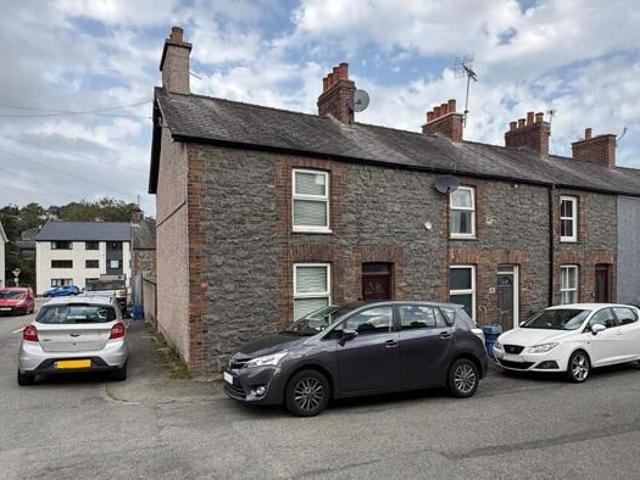 2 Bedroom House Bangor Gwynedd 100824887