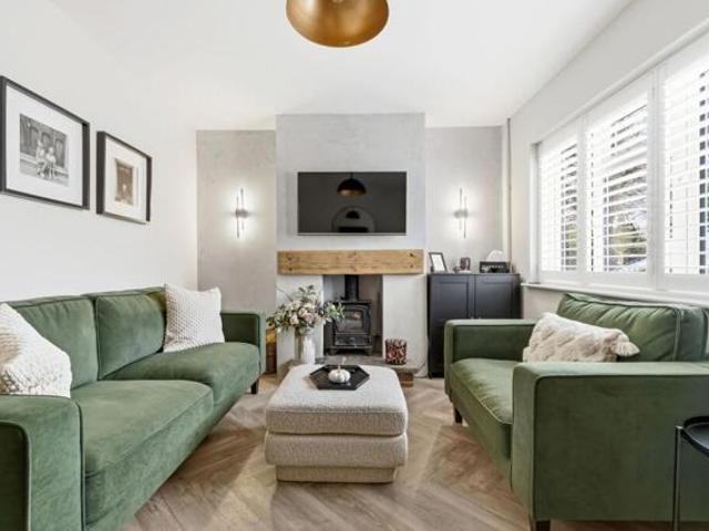 2 Bedroom House Banstead Surrey 99926134