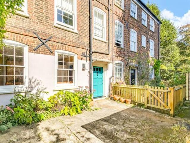 2 Bedroom House Barnet Greater London LS100733668