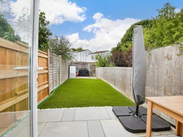 2 Bedroom House Basildon Essex 98119446