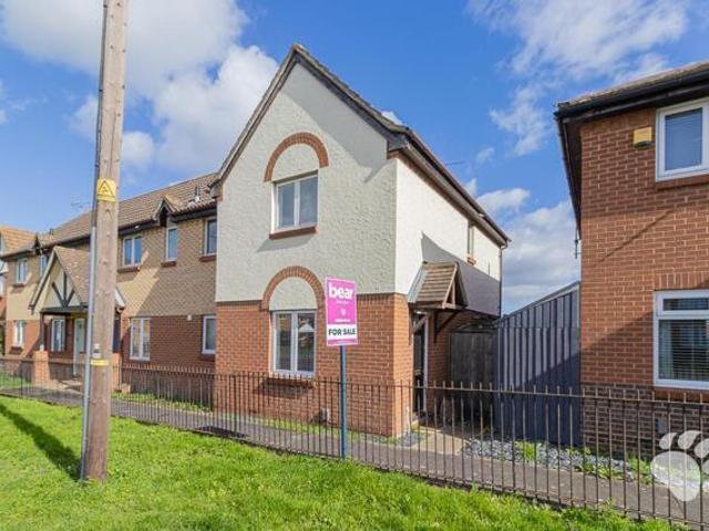 2 Bedroom House Basildon Essex LS100398518