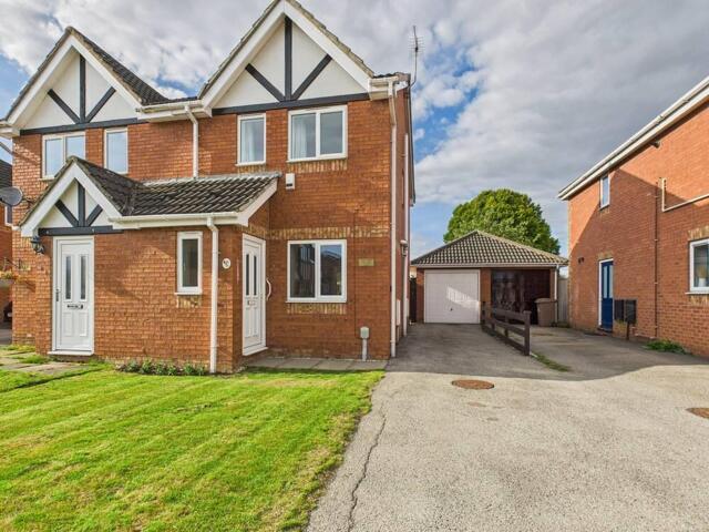 2 Bedroom House Beverley East Riding Of Yorkshire 98649039
