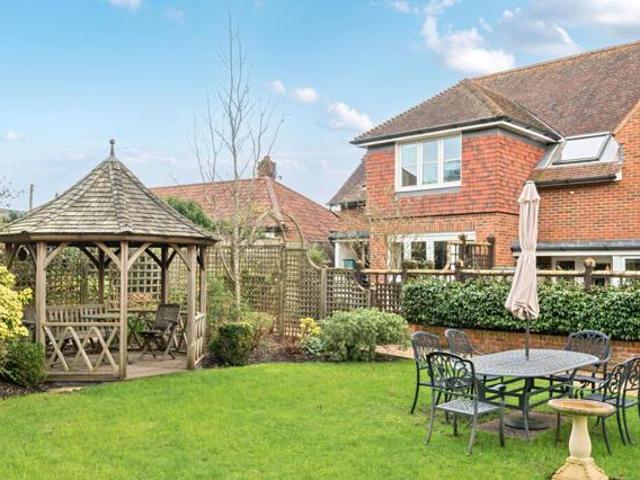 2 Bedroom House Beaconsfield Buckinghamshire LS100503343
