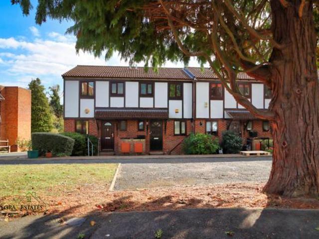 2 Bedroom House Beckenham Greater London 98766147