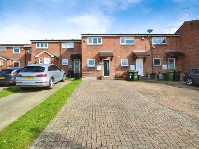 2 Bedroom House Billericay Essex 101924190