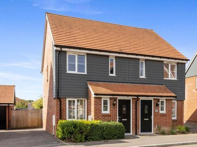 2 Bedroom House Billinghurst West Sussex LS98903814