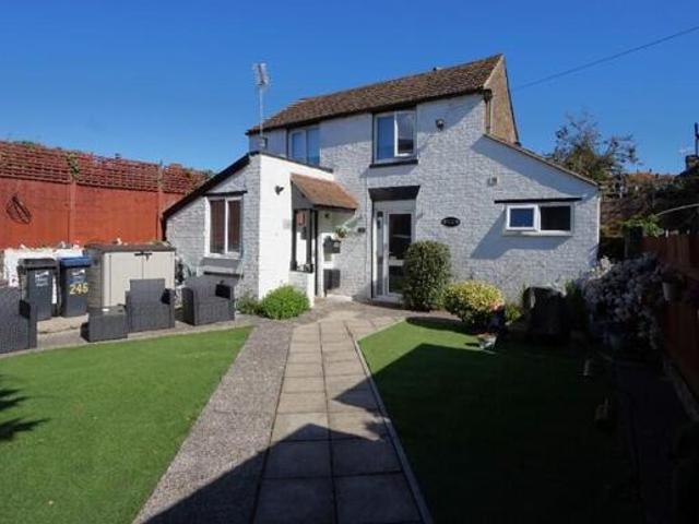 2 Bedroom House Birchington Kent LS99986124
