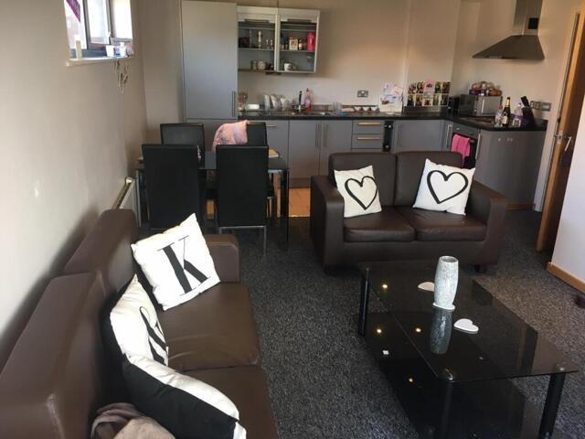 2 Bedroom House Birkenhead Merseyside LS100847979