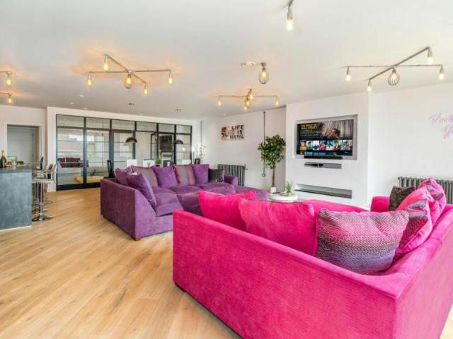 2 Bedroom House Birmingham Birmingham LS100216291