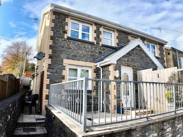 2 Bedroom House Blackwood Caerphilly 98718149