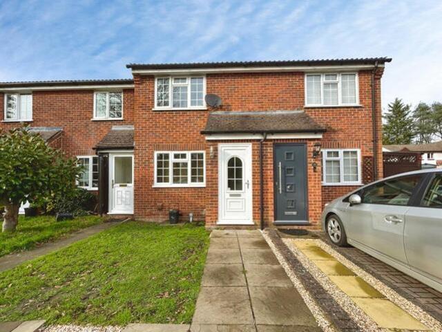 2 Bedroom House Bracknell Berkshire 100263357