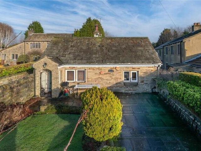 2 Bedroom House Bradford Bradford LS100685399