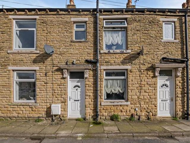 2 Bedroom House Bradford Bradford LS100786986