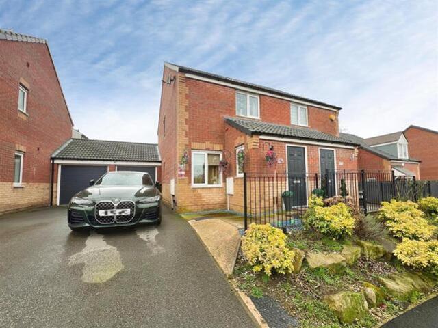 2 Bedroom House Bradford Bradford LS101675881