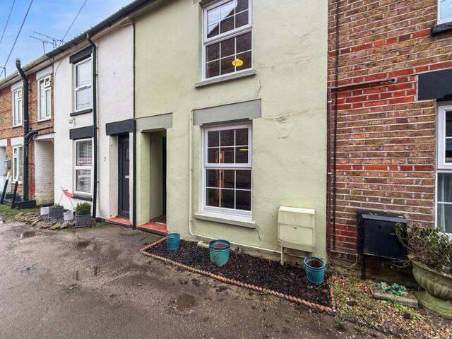 2 Bedroom House Braintree Essex LS100953426