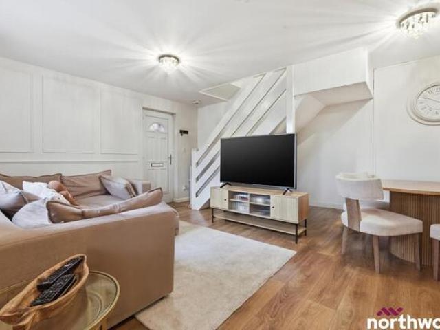 2 Bedroom House Brentwood Essex 99840269