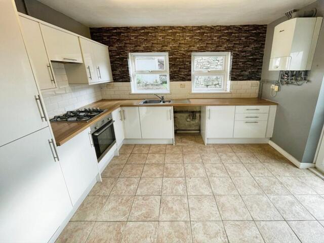 2 Bedroom House Bridgend Bridgend 99895642