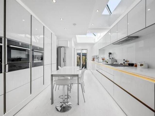 2 Bedroom House Bromley Greater London 98119479