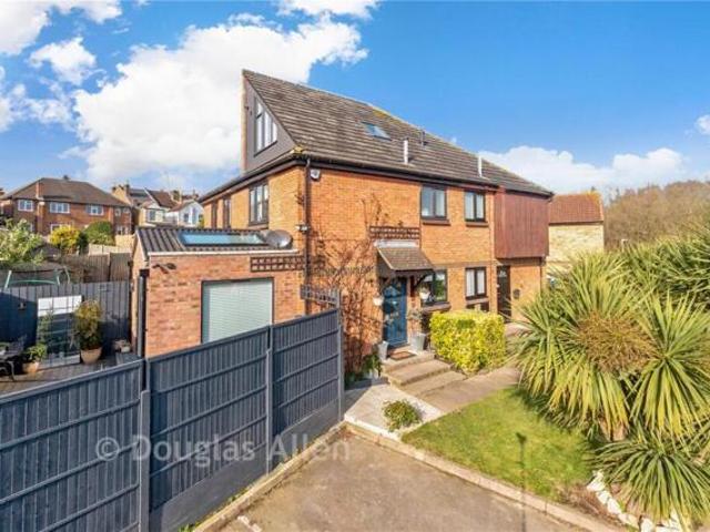 2 Bedroom House Buckhurst Hill Essex 99952289