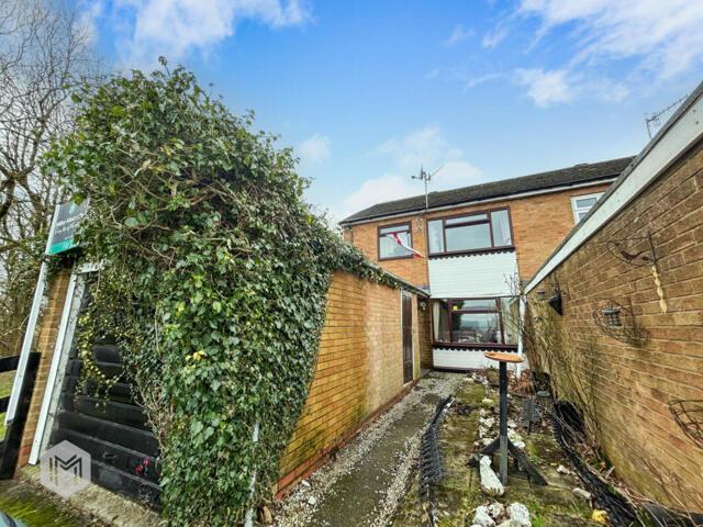 2 Bedroom House Bury Bury 99380792